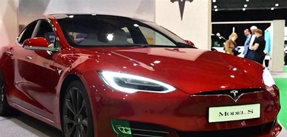 "Spy car"! 360-degree camera, Tesla was a time bomb during wartime! - iNEWS