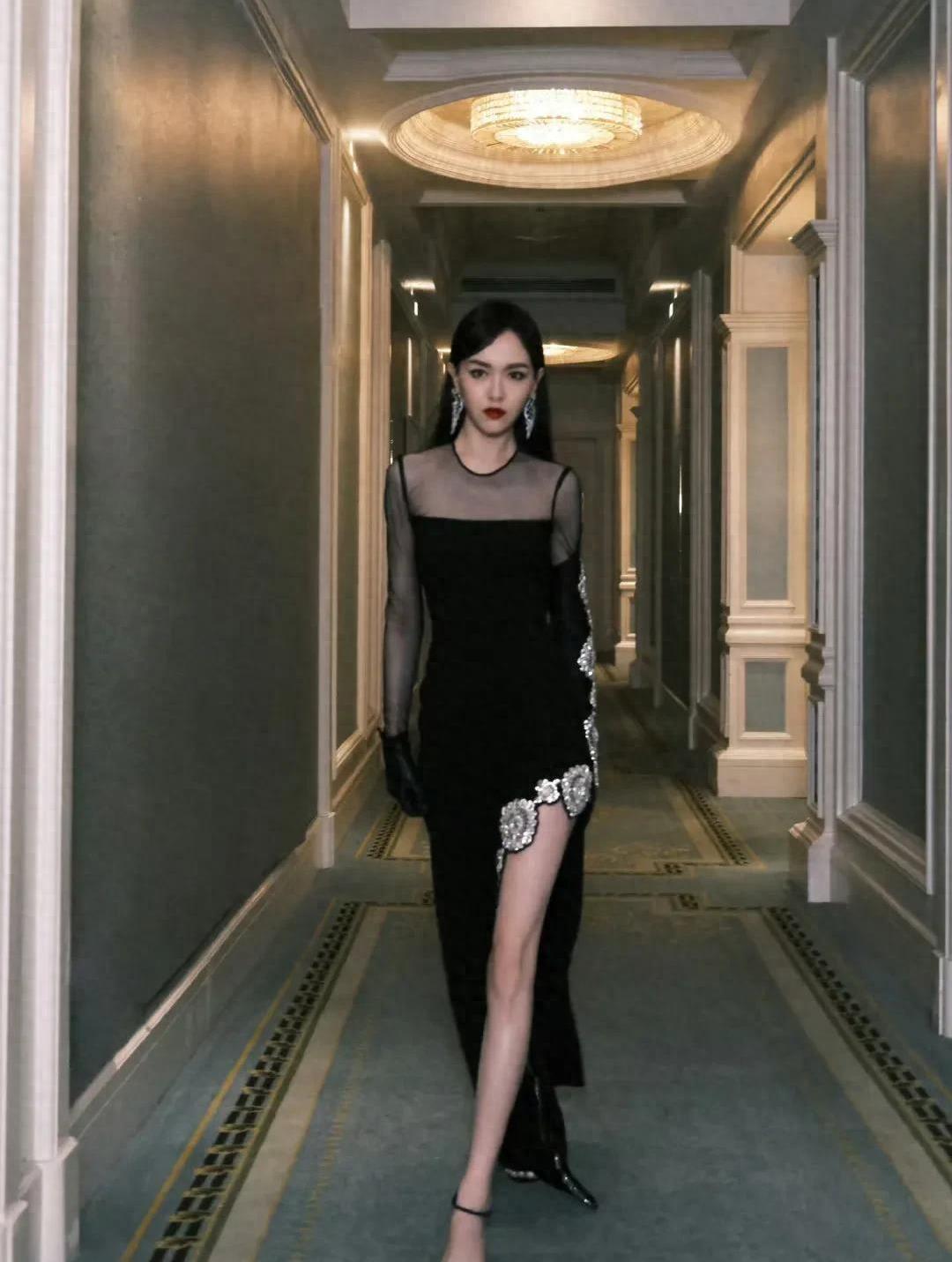 Tang Yan is fair-skinned, beautiful, and has long legs. No man can ...