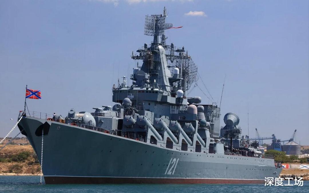 A 10,000-ton Russian cruiser was sunk by two subsonic missiles ...
