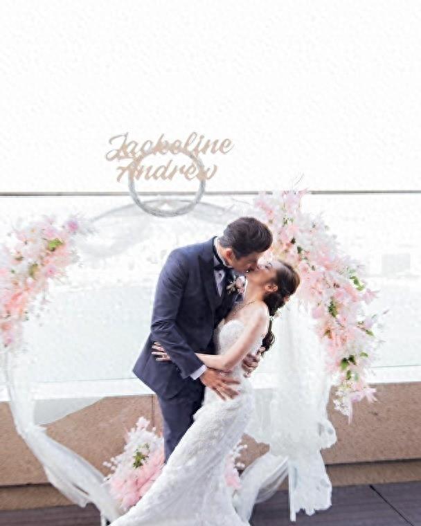 TVB artist Yuen Wenjie marries a 44-year-old Hong Kong lady and doesn't ...