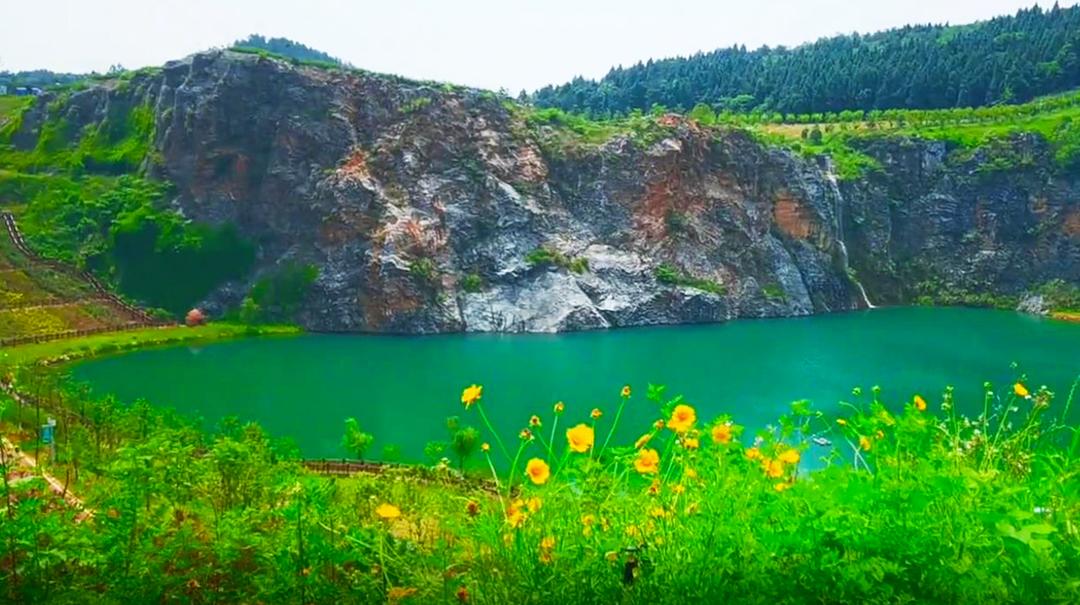 There is a beautiful countryside in Jiangxia, Wuhan, dotted with mines ...