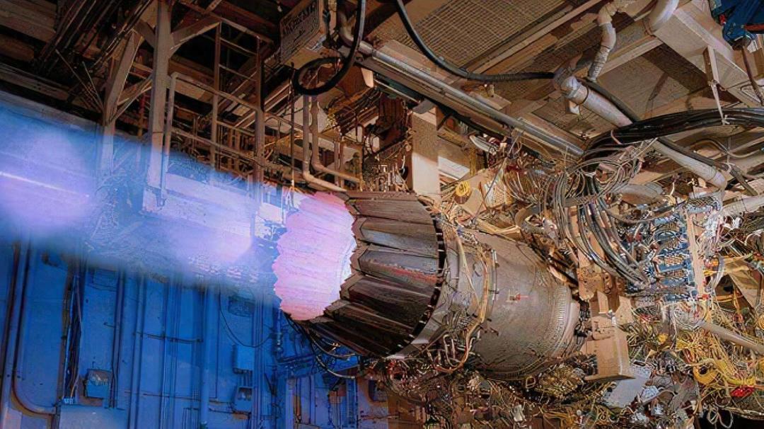 J-20B complete body: Mach ring appeared during takeoff, caused by ...