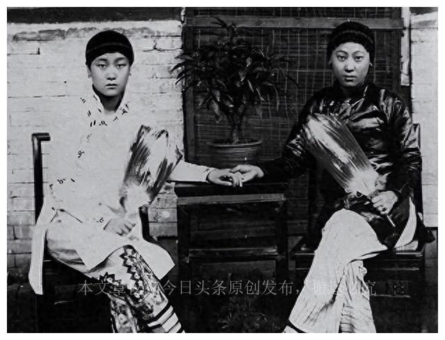 In 1925, a Northeastern female bandit leader was caught in a brothel ...