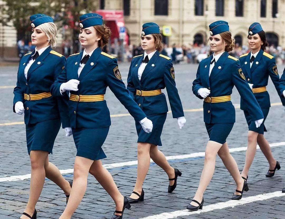 Russian female soldiers are as beautiful as flowers. Why is this? - iNEWS