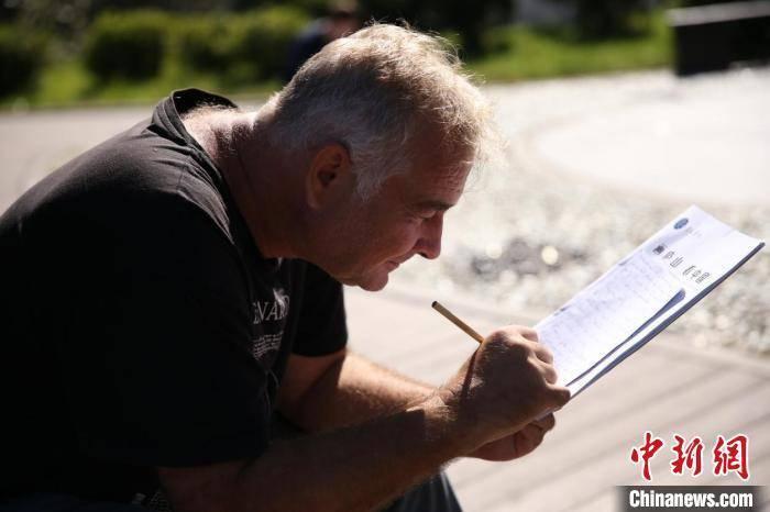 Viewed horizontally as a ridge and flanked by peaks, what does Lushan ...