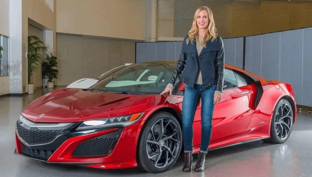 There is a kind of woman who is not only handsome, but can also build ...