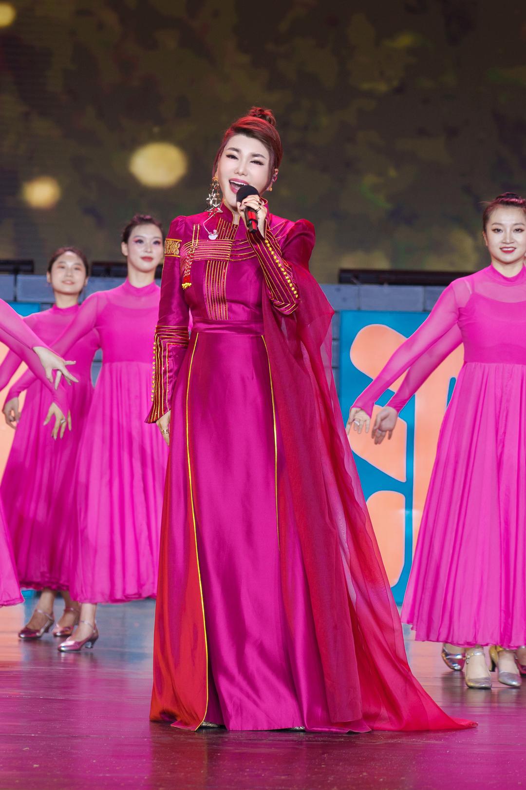 With a large number of life-like and popular works, Ulan Tuya is loved ...