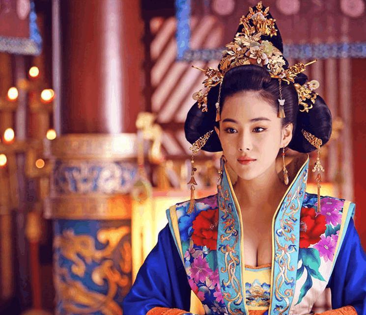 The emperor and the queen quarreled, and the minister took the blame and was killed. His ...