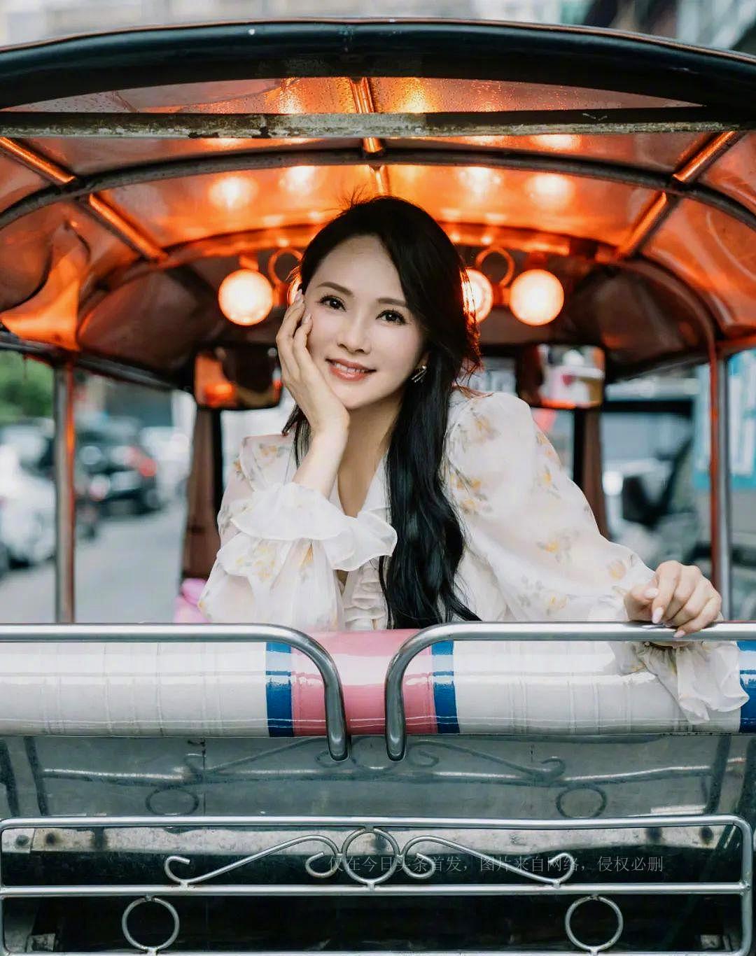 55-year-old Yi Nengjing looks like a "girly" from a distance! So ...