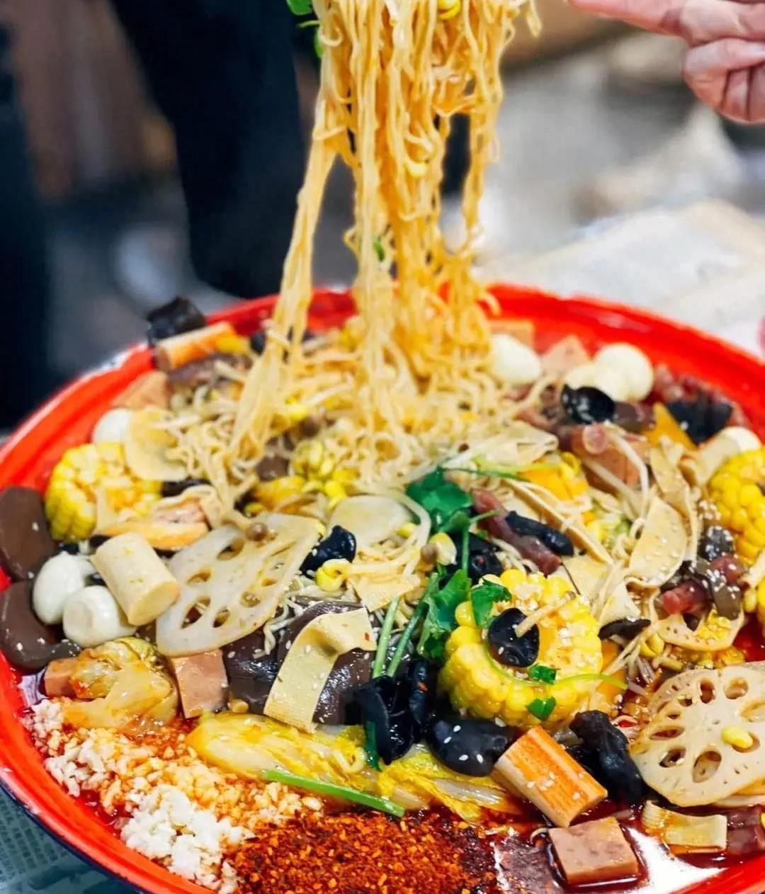 Why do Northeasterners hold up half the sky of Chinese snacks? - iNEWS