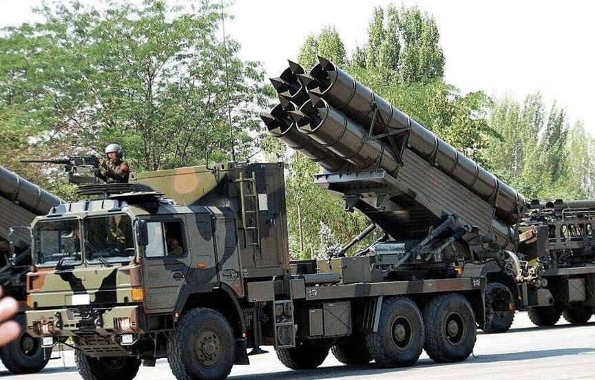 A large number of rocket launchers fell from the sky, and then fighter ...