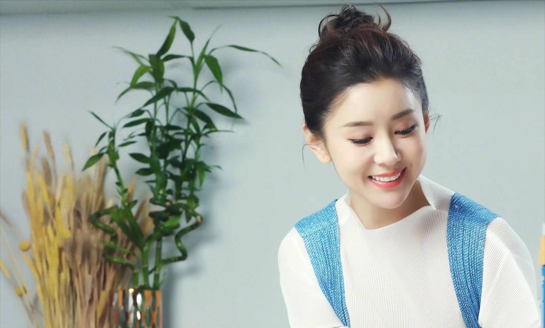 Eternal youth! Li Xiaomeng looks so amazing, kissing scenes banned for 20 years! - iMedia