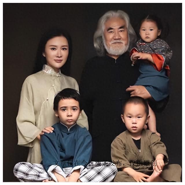 Du Xinglin posts photos in Hanfu! She looks good in Hanfu and her skin ...