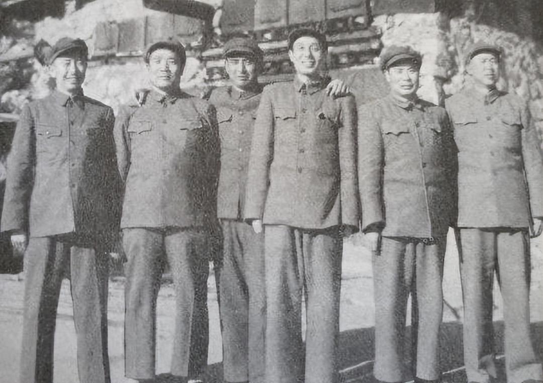 Wang Ping passed by Wuhan, and Yang Dezhi suddenly appeared: Do you ...