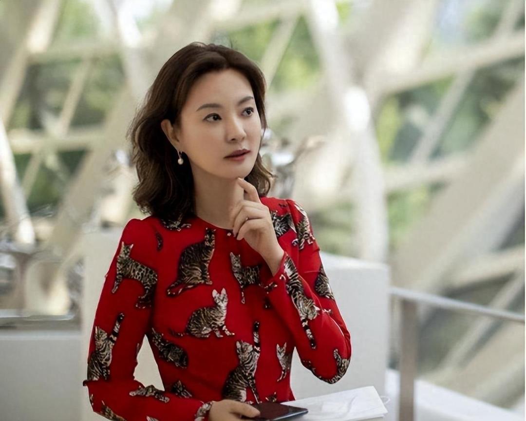 Liu Fangfei: Elegant and single at 46 years old, grateful to mourn her ...