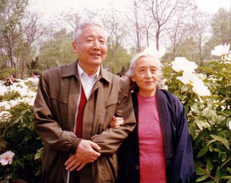 He is the "Mei Lanfang of the drama world". His death from Alzheimer's ...