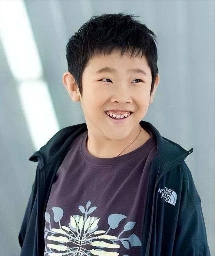 Celebrity Hou Xiang: He stopped growing at the age of 9 and is less ...