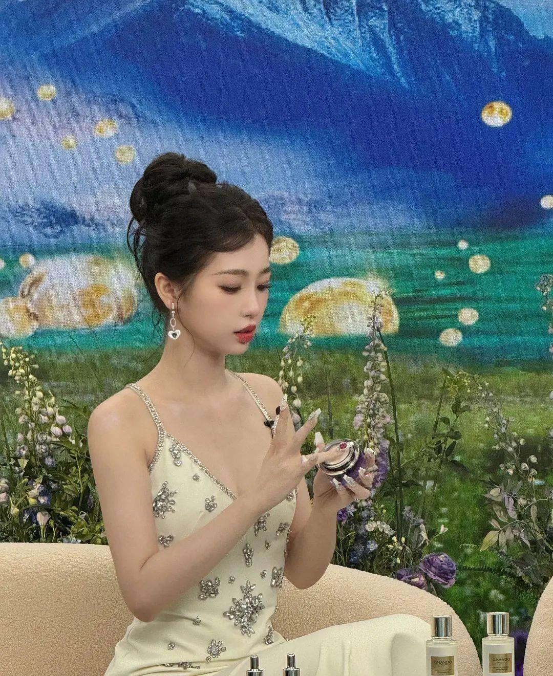 Yu Shuxin lost 18 pounds in recent photos. She was complained that she ...