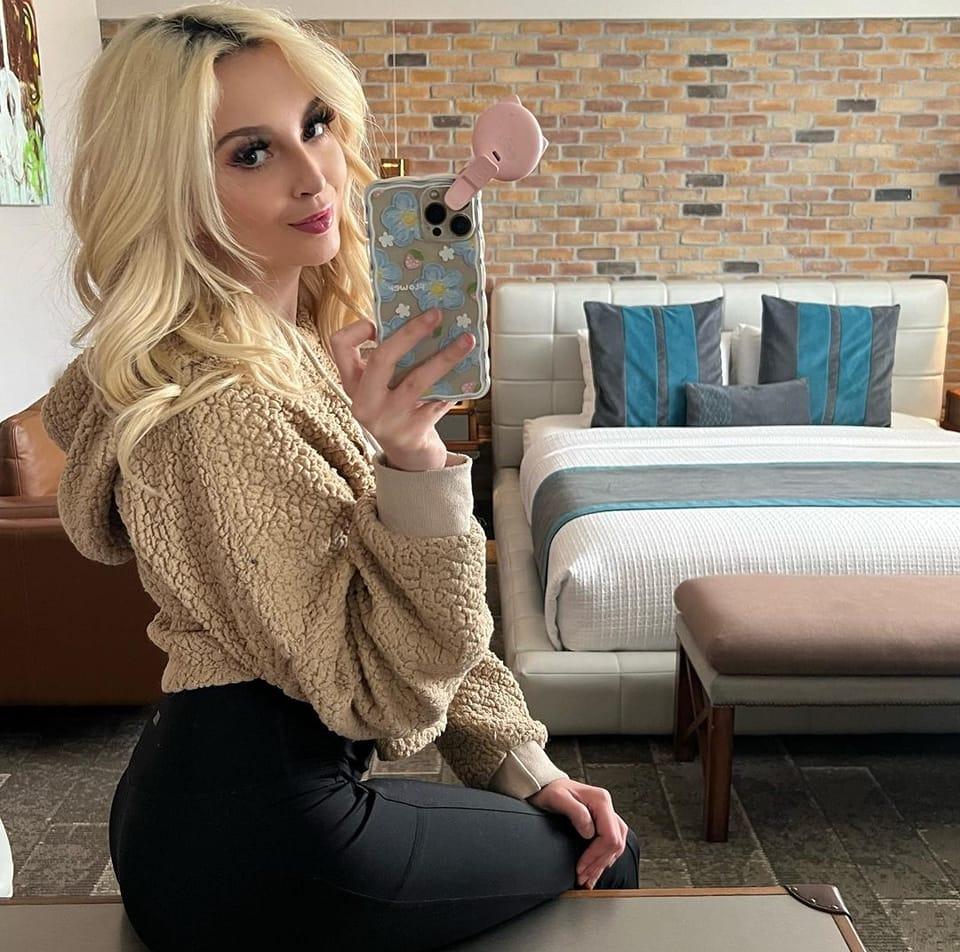 Double-hearted actress, Lexi Lore, the stunning doll from Family A ...