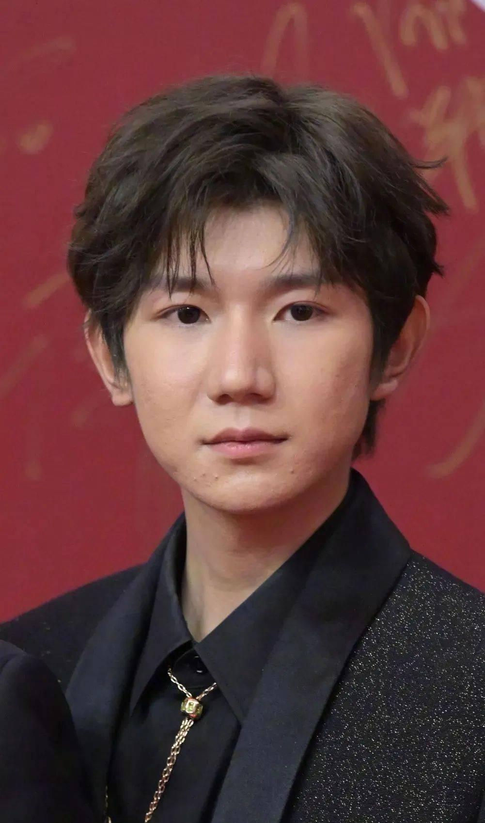Original birth photos of male stars from Milan Fashion Week: Wang Yuan ...