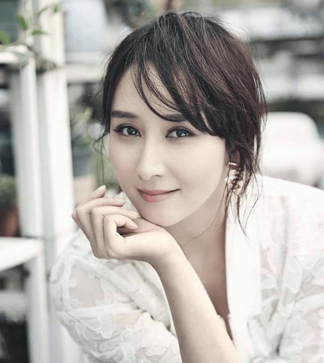 Hu Jing Photo Awards: A smart and elegant charming goddess, her figure ...