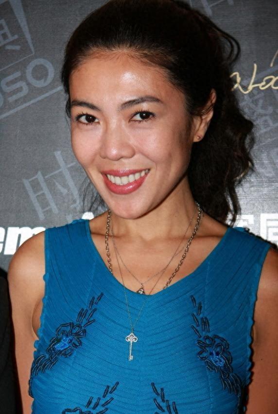 "Creating" Su Mang: stepped on Angela Chang, sat on Pan Shiyi's lap ...