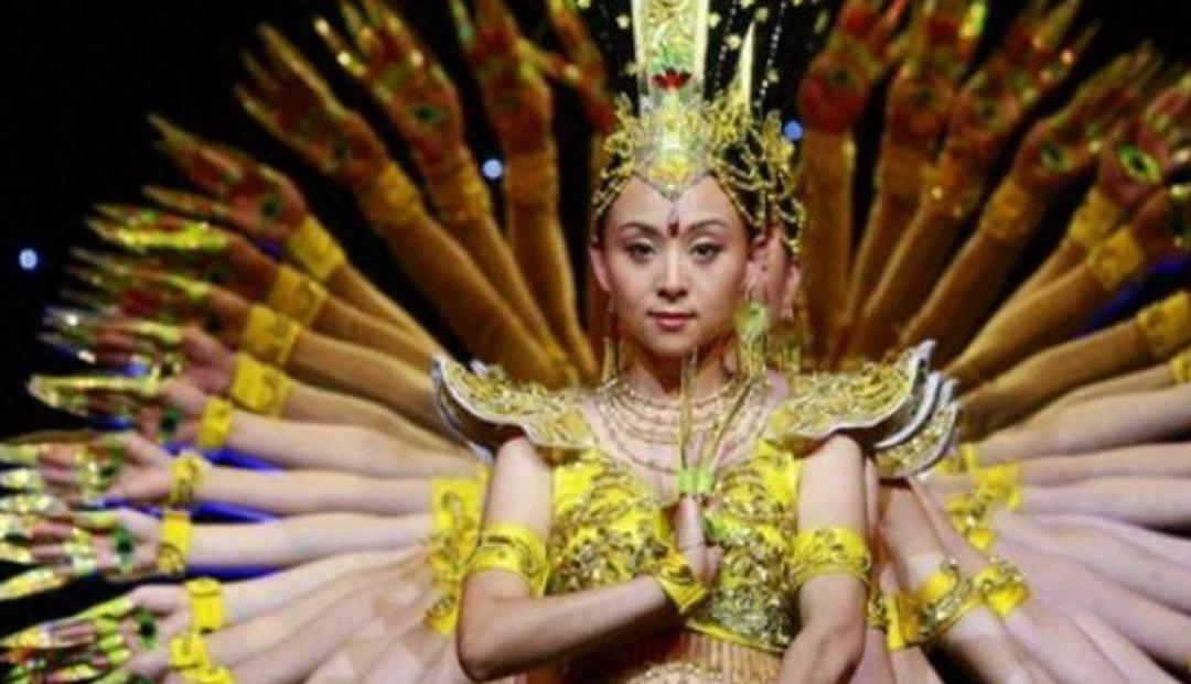 When the deaf-mute lead dancer of "Thousand-Hand Guanyin" became ...