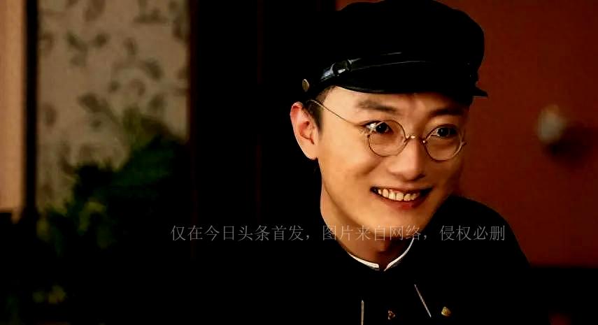 Su Xiaoding, who suddenly became famous for making pornographic jokes and selling goods through ...