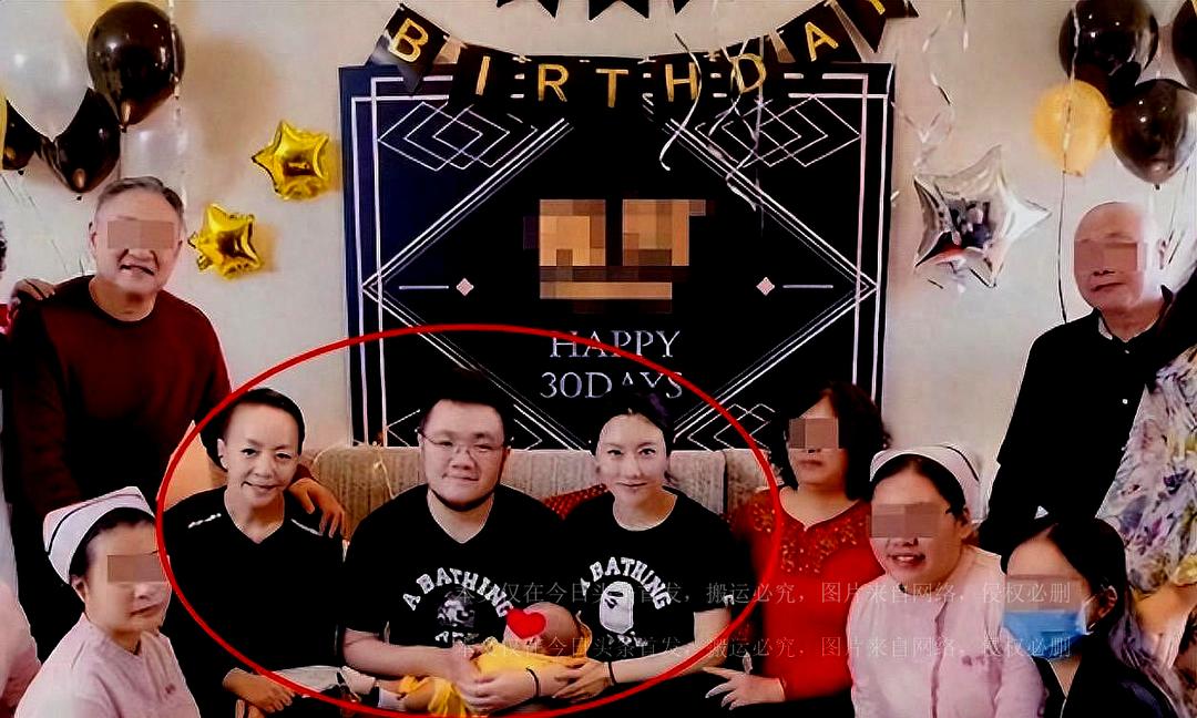 Batu posted a family photo, the eldest son looks like Song Dandan, and ...