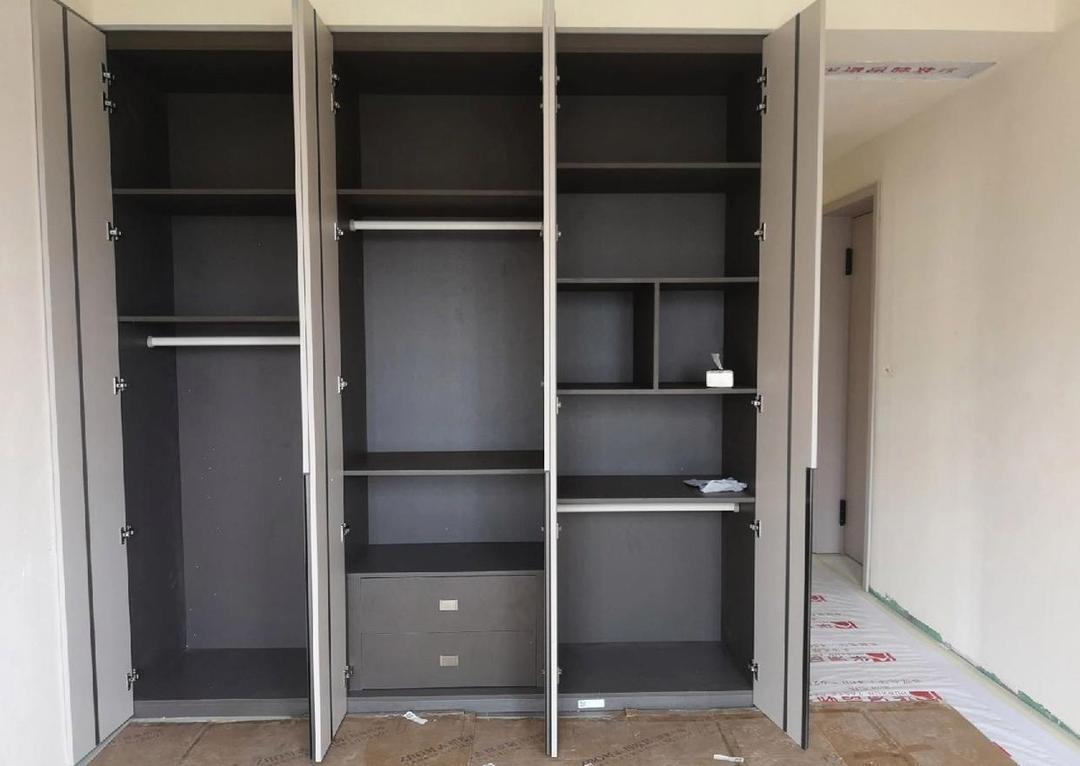 "Wall-building" DIY wardrobe: a surprising alternative! - iNEWS
