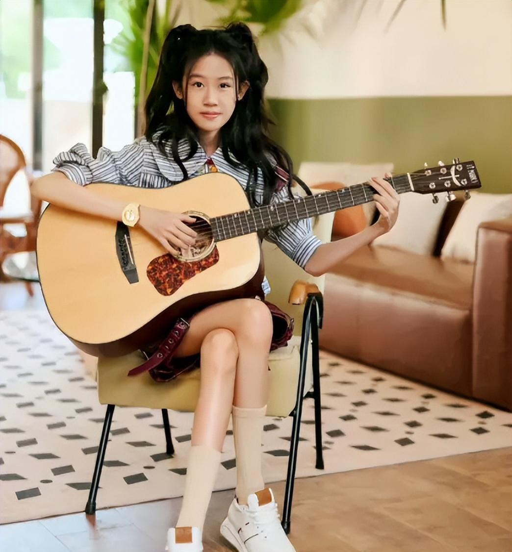 Vanity Belle's legs were exposed, her mother angrily protected her ...