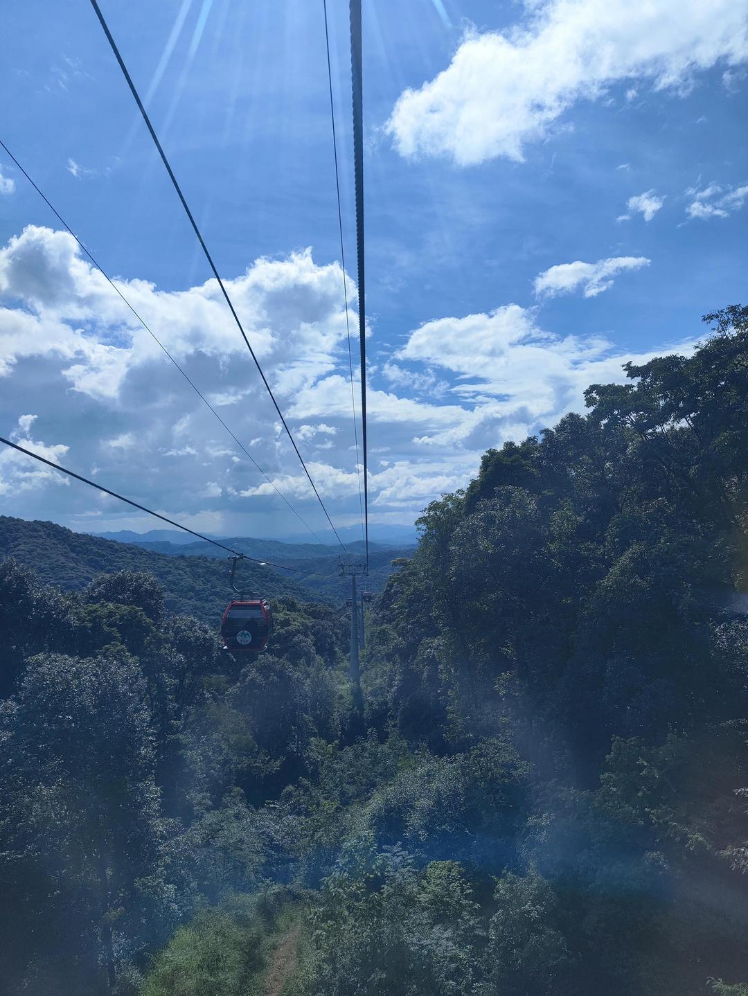 Sanbai Mountain, the source of Dongjiang River, is a tourist ...