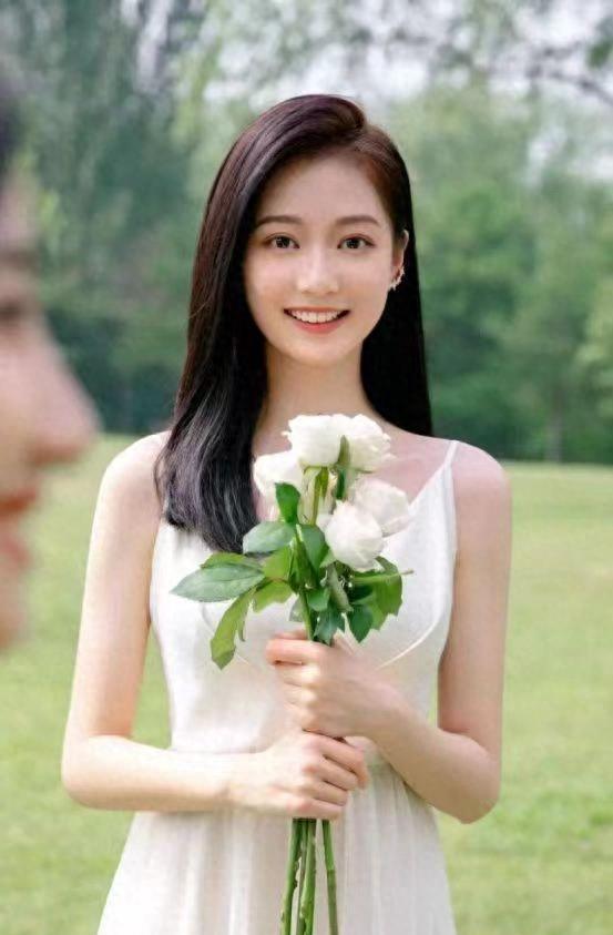 Feng Lin: She reached her peak as soon as she debuted. She dressed in a ...