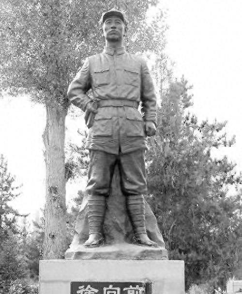 After the founding of the People's Republic of China, Xu Xiangqian was ...