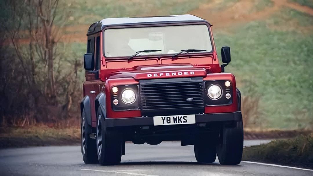 Can be called the spiritual leader of V8 models, the Defender V8 ...