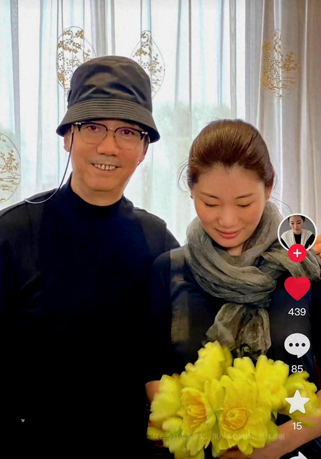 The young rich wife took Fan Ming on a trip to Nanjing. She dressed up ...