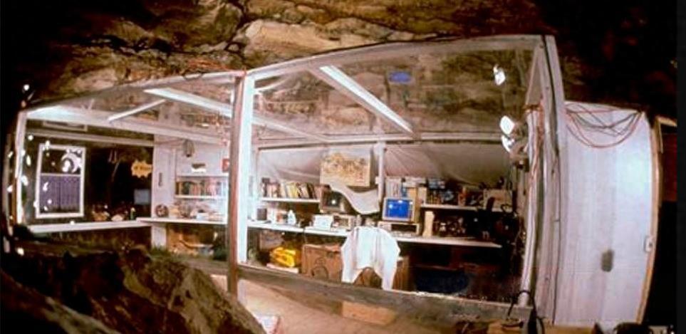 To prove that time does not exist, scientists sent women to live in ...