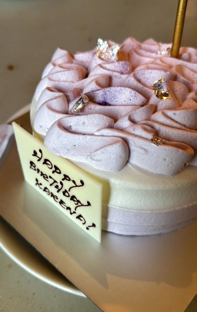 Wu Qianyu posted a photo celebrating her 30th birthday and kissed her boyfriend Shi Boxiong in ...