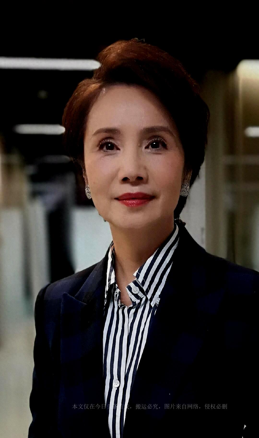 CCTV anchor Xu Li announced her retirement and posted 9 beautiful photos that made her reluctant ...