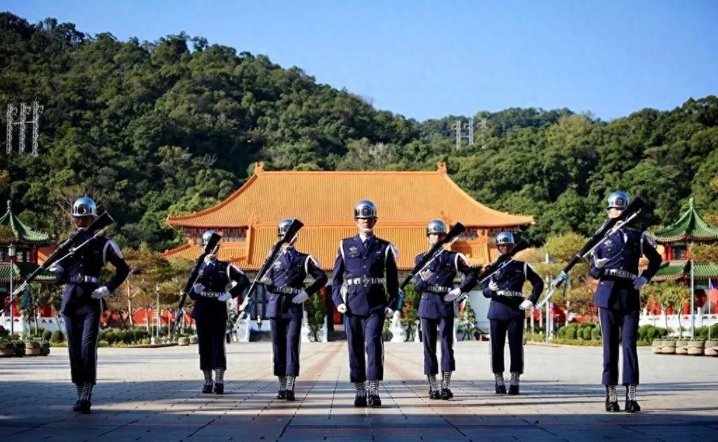 "Ming Dynasty Orthodox" in Taiwan's honor guard? That's not the joke ...