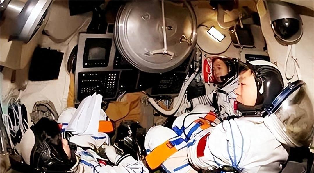 Documentary: Jing Haipeng: China's first man to go to space three times ...