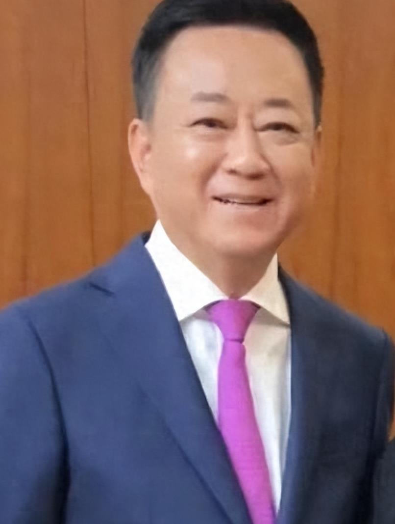 CCTV host Zhu Jun makes stunning return to Mid-Autumn Festival Gala - iNEWS