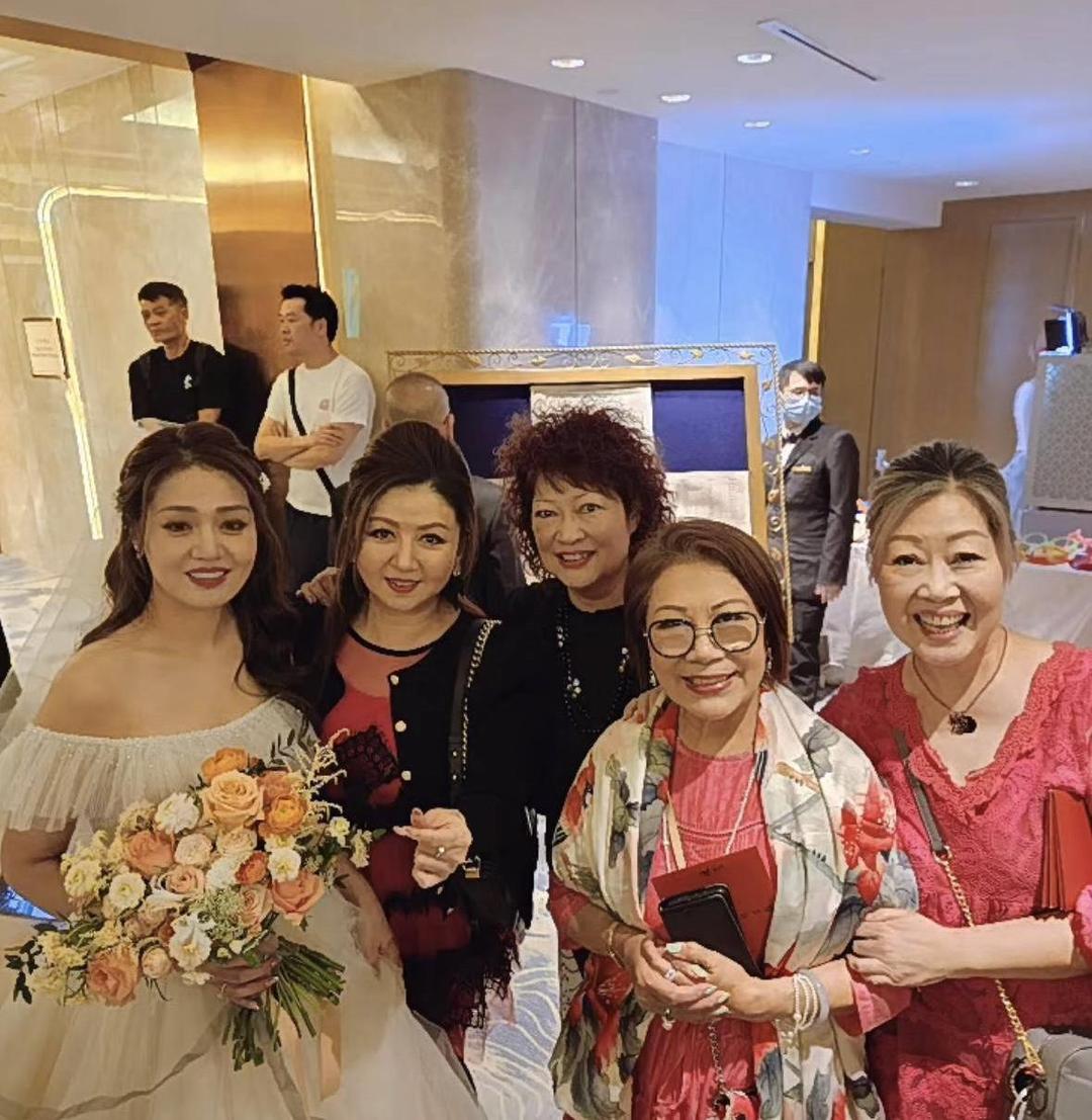 Janice Man attended her brother's wedding banquet. She dressed low-key ...