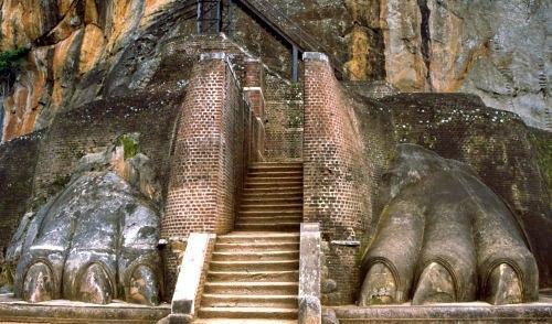 The most powerful ancient country: built on a 200-meter cliff, hidden ...