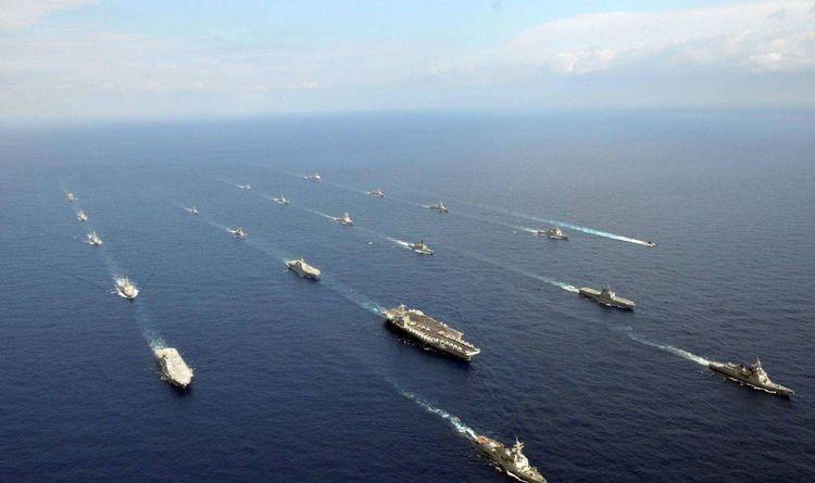 20 warships surrounded the aircraft carrier USS Lincoln. Human faces ...