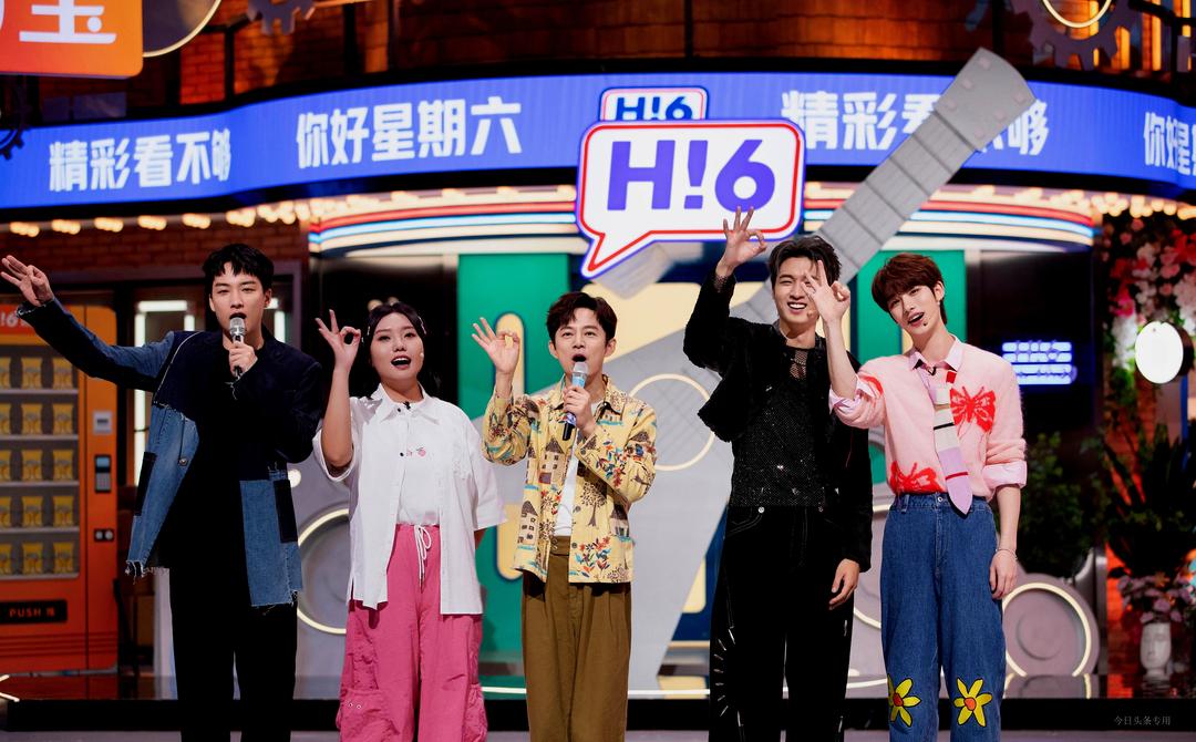 Singing with fans to celebrate 20 years since his debut, JJ Lin held ...