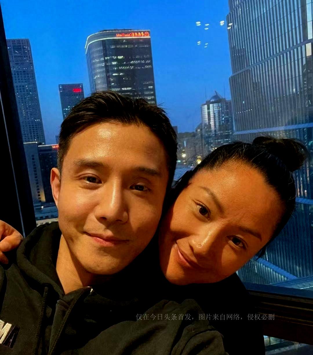 An intimate photo of 51-year-old Qu Ying and her boyfriend exposed, her thin hair and high ...