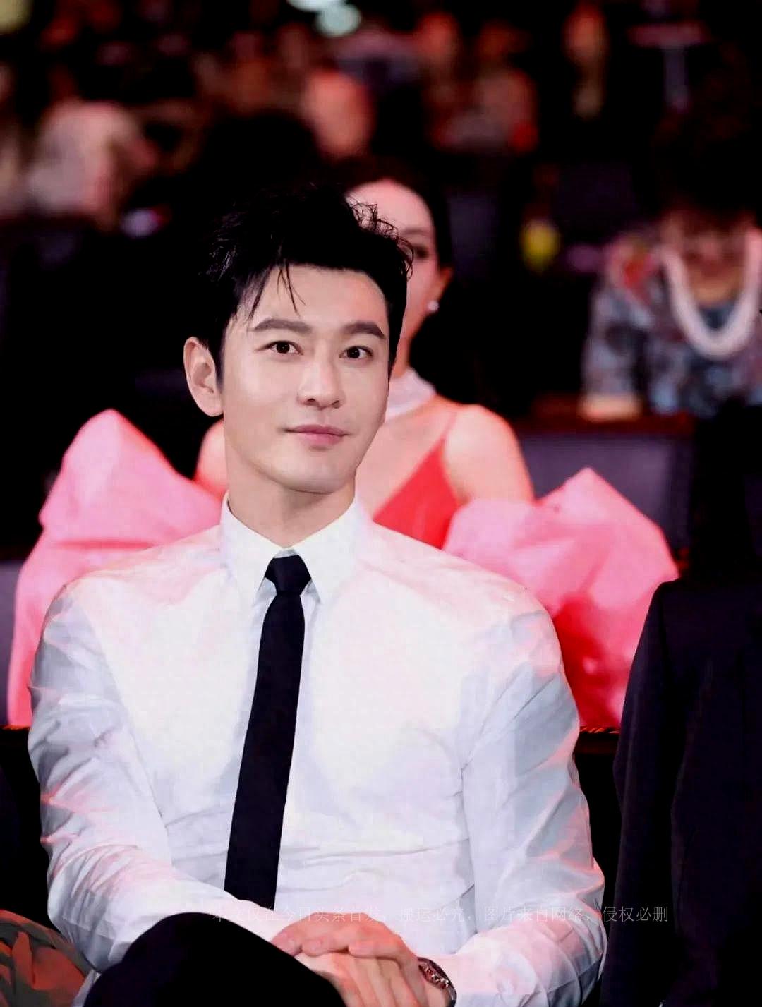 Photos of Huang Xiaoming leaked out, wearing thick-soled shoes, and he was questioned about his ...