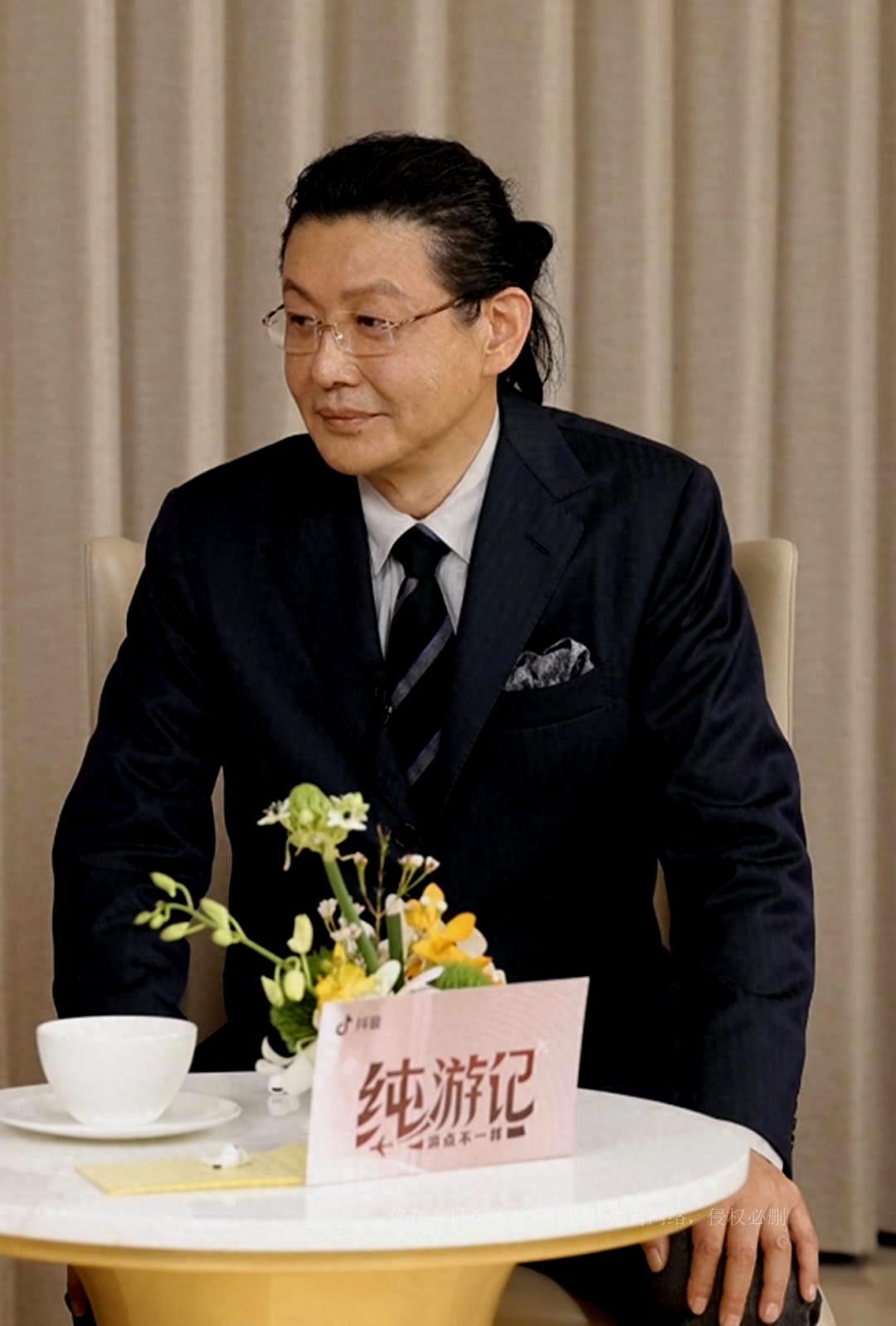 59-year-old celebrity Cheng Qian makes a rare appearance. He left CCTV ...