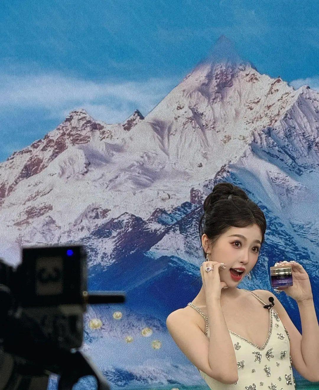 Yu Shuxin lost 18 pounds in recent photos. She was complained that she ...